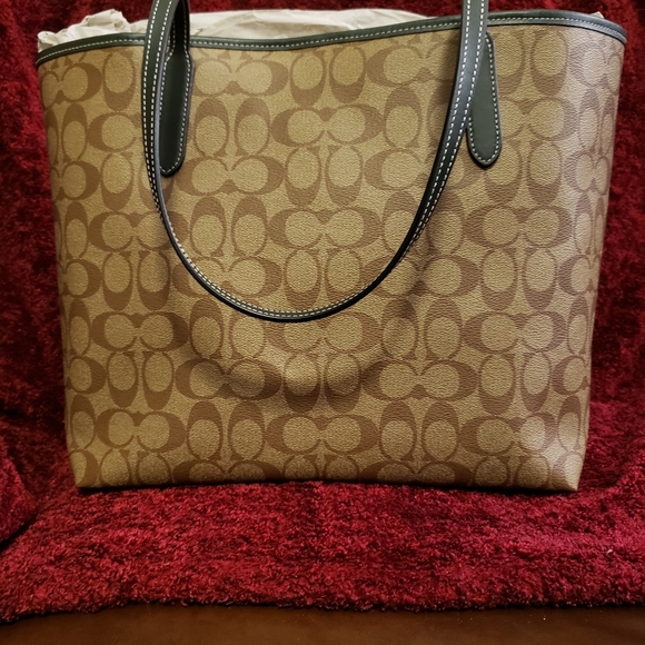 Coach | Bags | Coach City Tote Long Zip Around Wallet In Signature ...